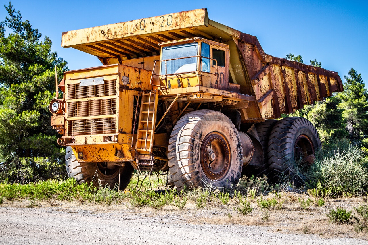 Advantages of Hiring a Bogie Tipper Truck | Hireseeking Blog